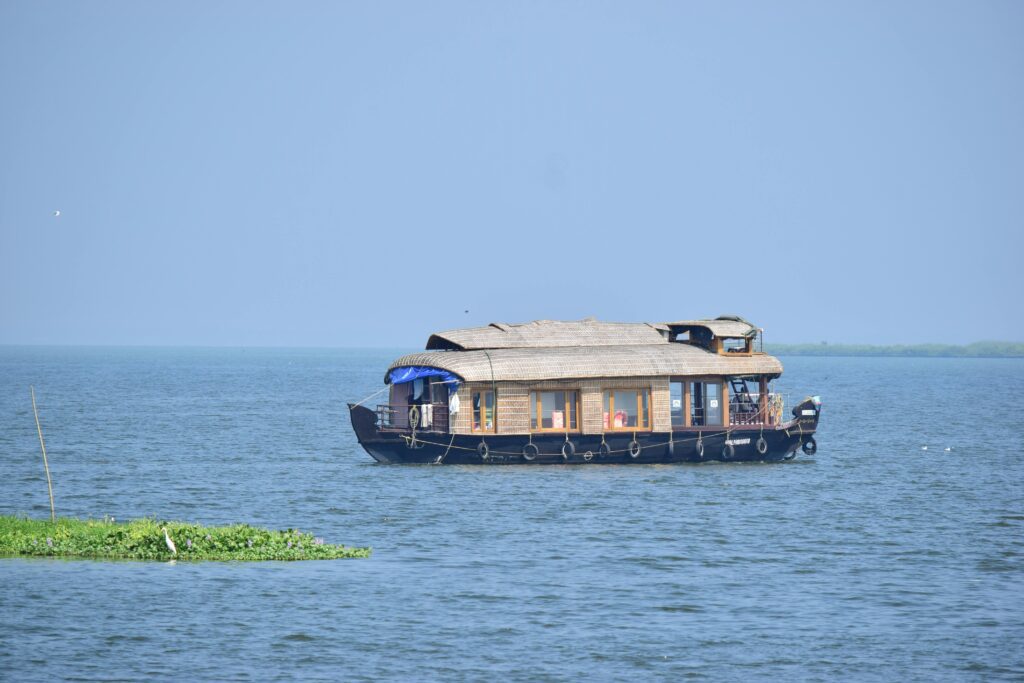 Kerala Travel Guide: Backwaters, Culture & Food 2026.